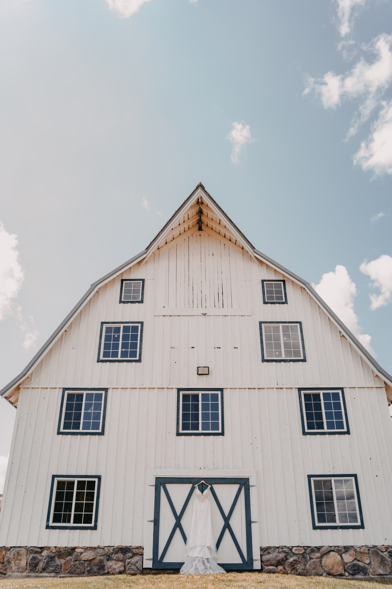JILLIAN+BRYCE// Wedding at Bloom Lake Barn–Shafer, MN ...